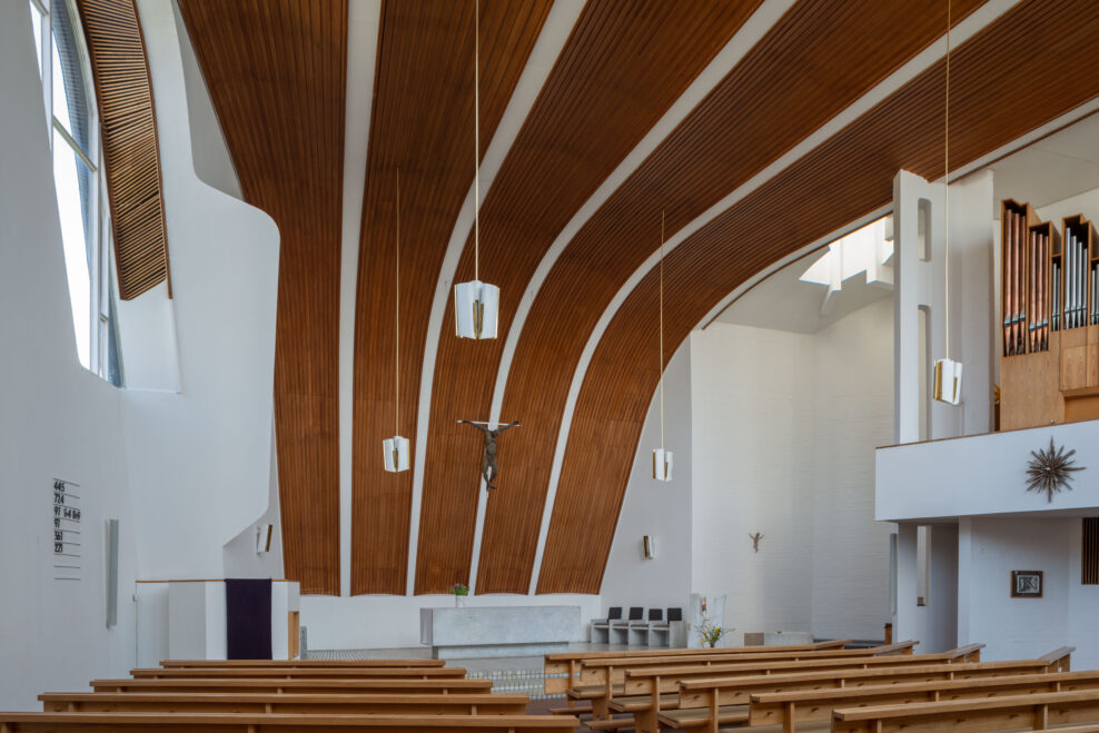 Wolfsburg church (Heilig-Geist-Kirche) and parish centre - Alvar Aalto ...